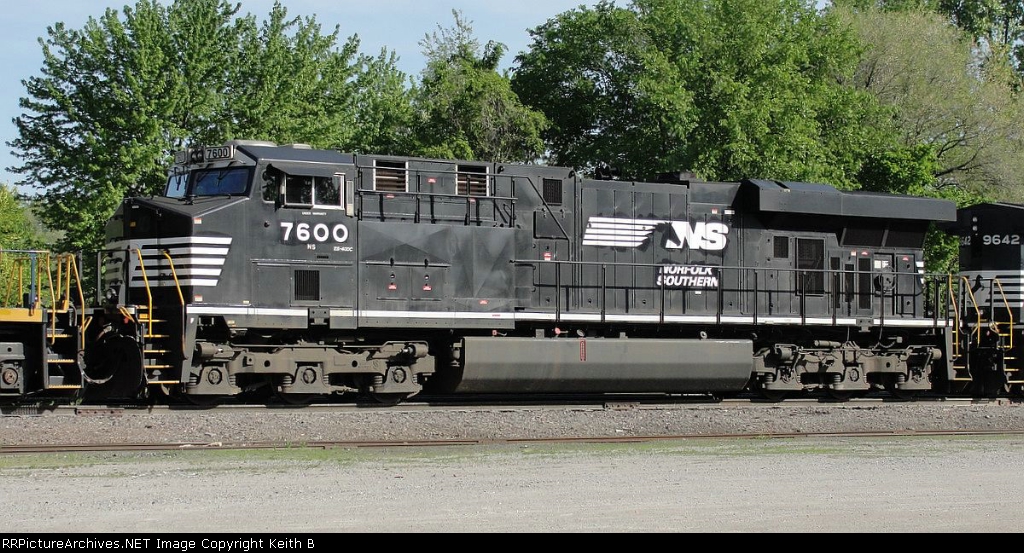 NS 7600